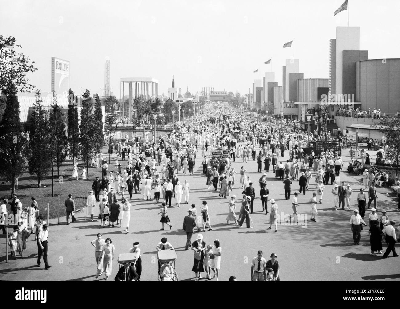 Fairgoers visiting the Century of Progress International Exposition ...