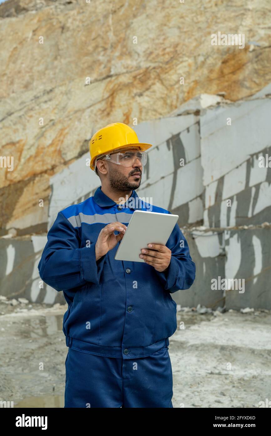 Middle aged foreman tablet hi-res stock photography and images - Alamy