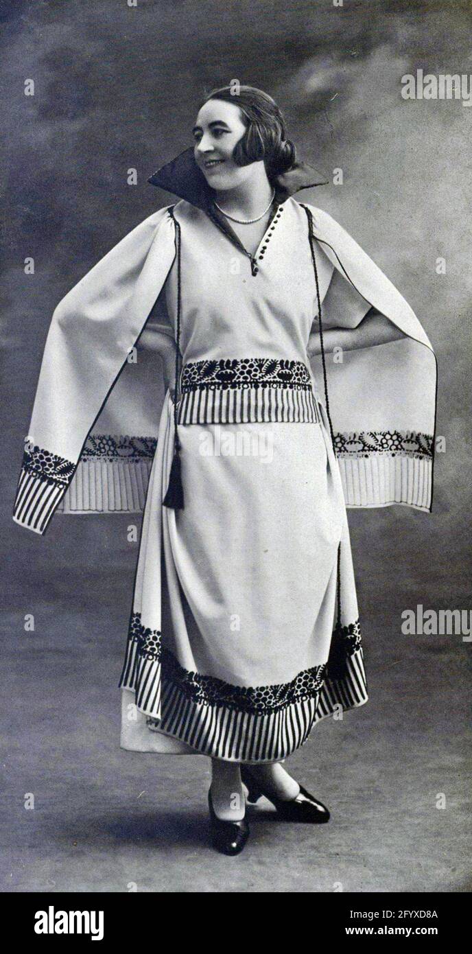 Léopold-Emile Reutlinger vintage fashion photography of John Redfern ...