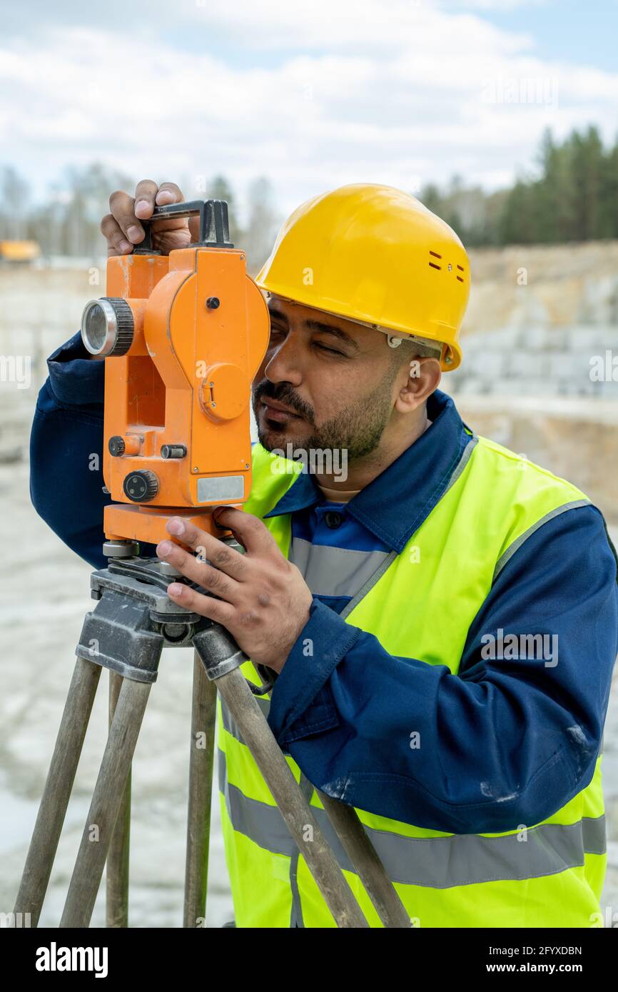 Land surveyor hi-res stock photography and images - Alamy