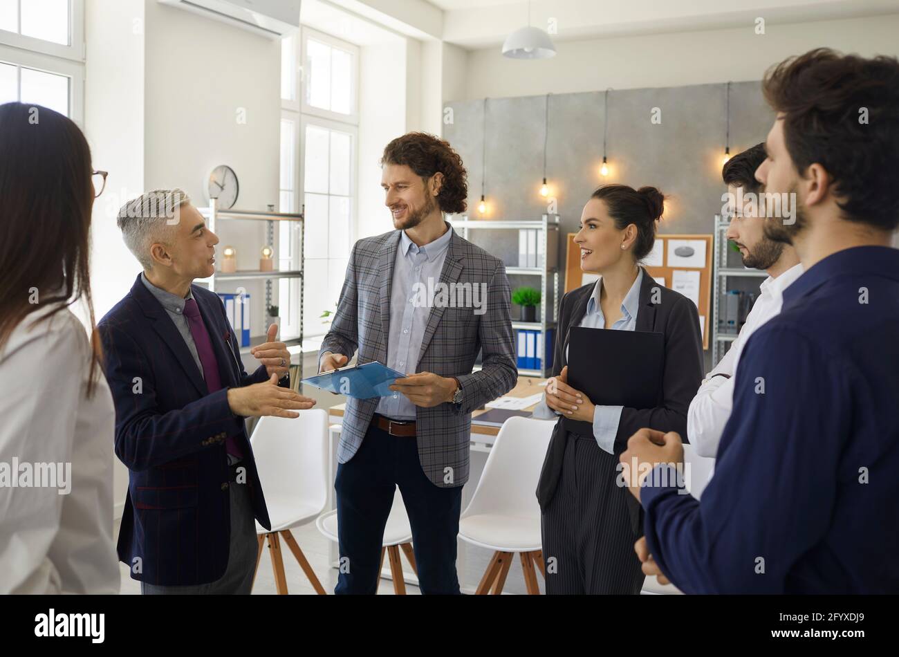 Senior leader hi-res stock photography and images - Alamy