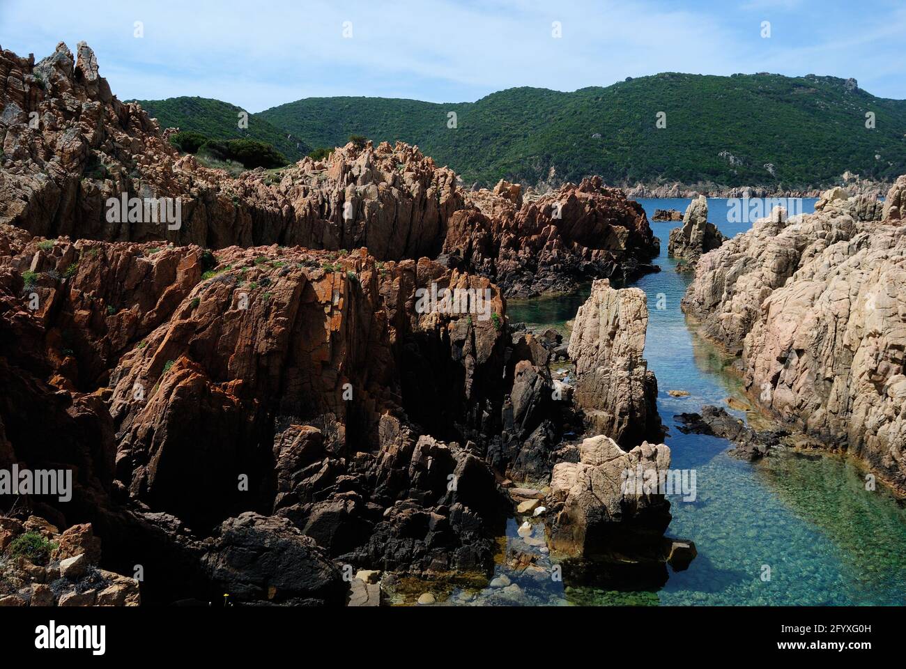 View of the coast between Li Cossi and Cala Tinnari Stock Photo - Alamy