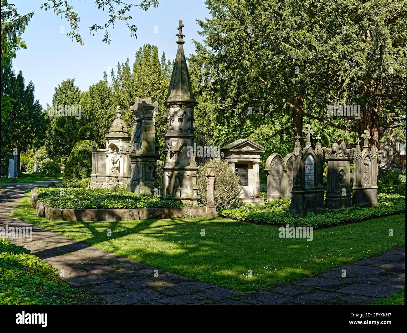 HQ Panorama - Historische Gräber, Friedhof Engesohde in Hannover ...