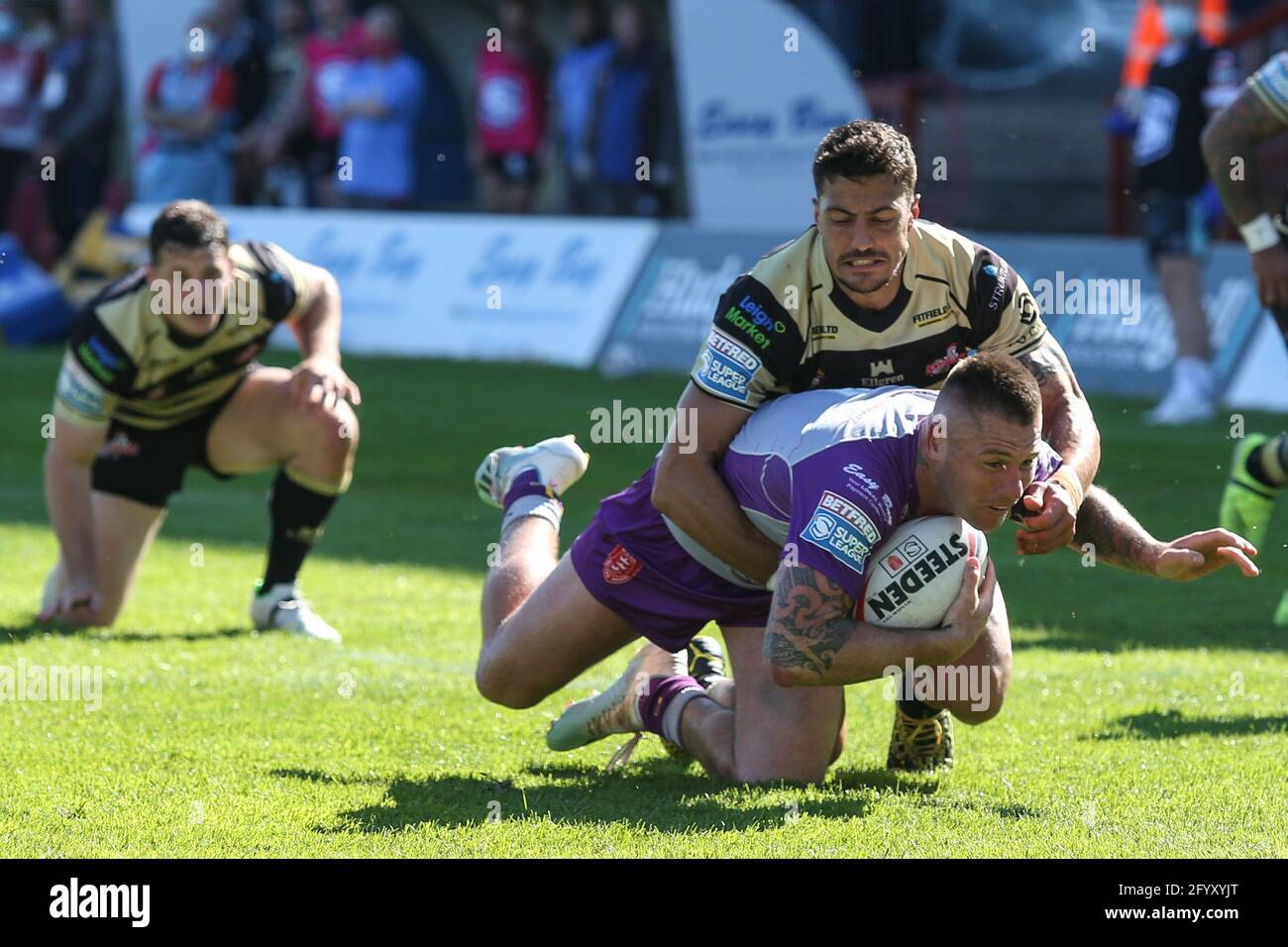 Shaun Kenny-Dowall (4) of Hull KR is tackled by Anthony Gelling (32) of ...