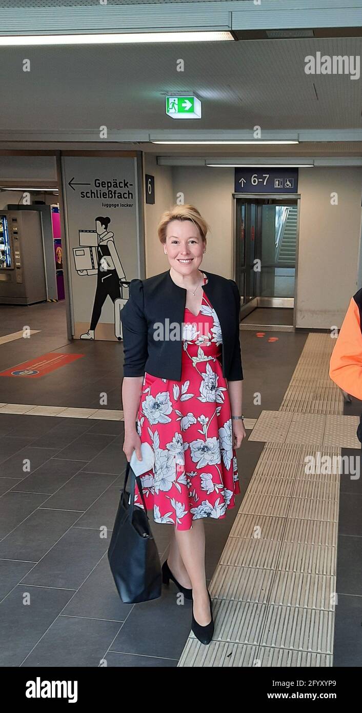 Franziska Giffey bei der Ankunft zum digitalen Ostkonvent der SPD mit ...