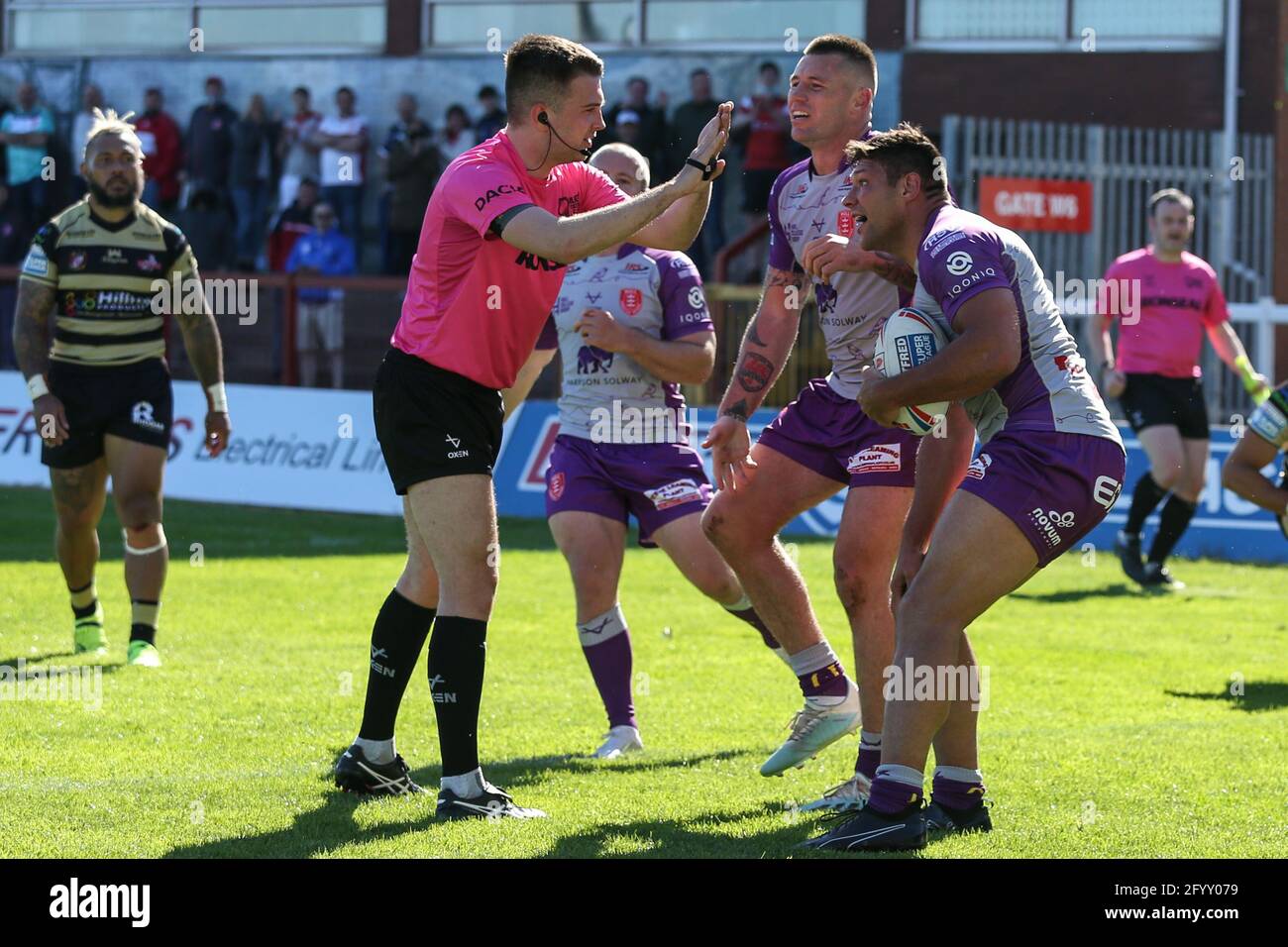 Shaun Kenny-Dowall (4) and Ryan Hall (5) of Hull KR appeal to referee ...