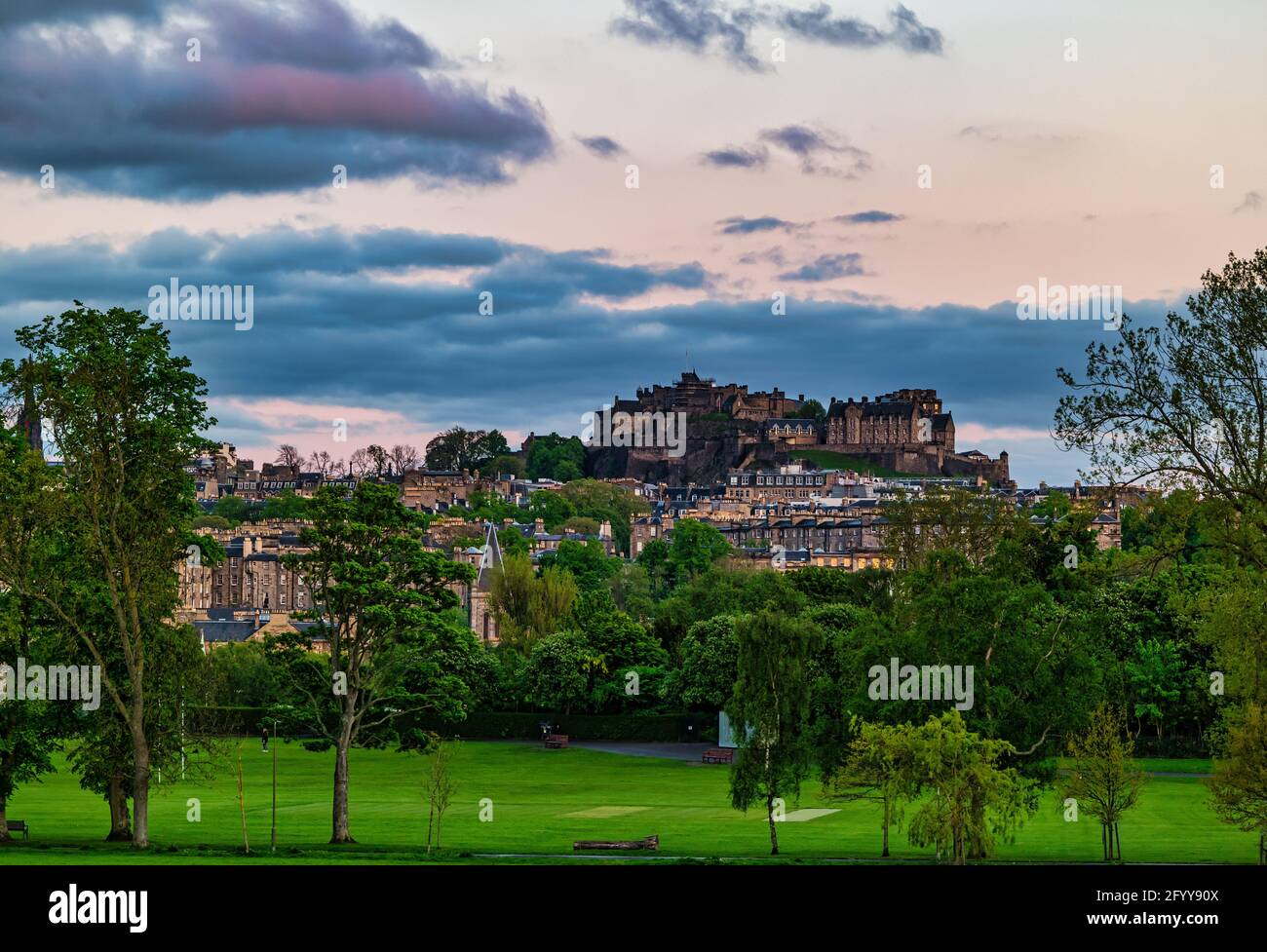 The city skyline at dusk with Edinburgh Castle seen from Inverleith ...