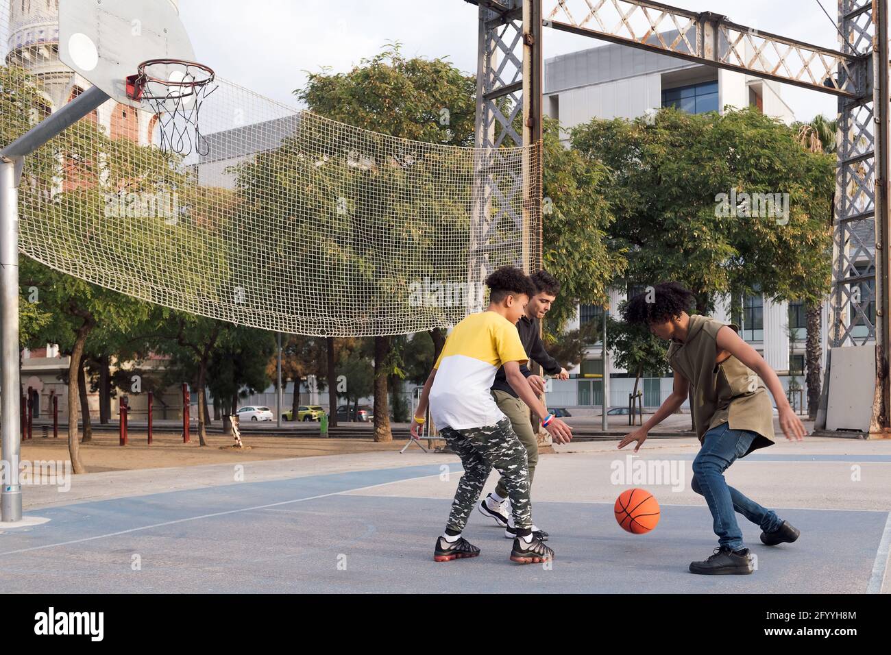 Black basketball player full body hi-res stock photography and images ...