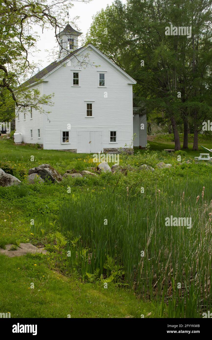 Center Sandwich is a beautiful quiet small town in the Lake Region of ...