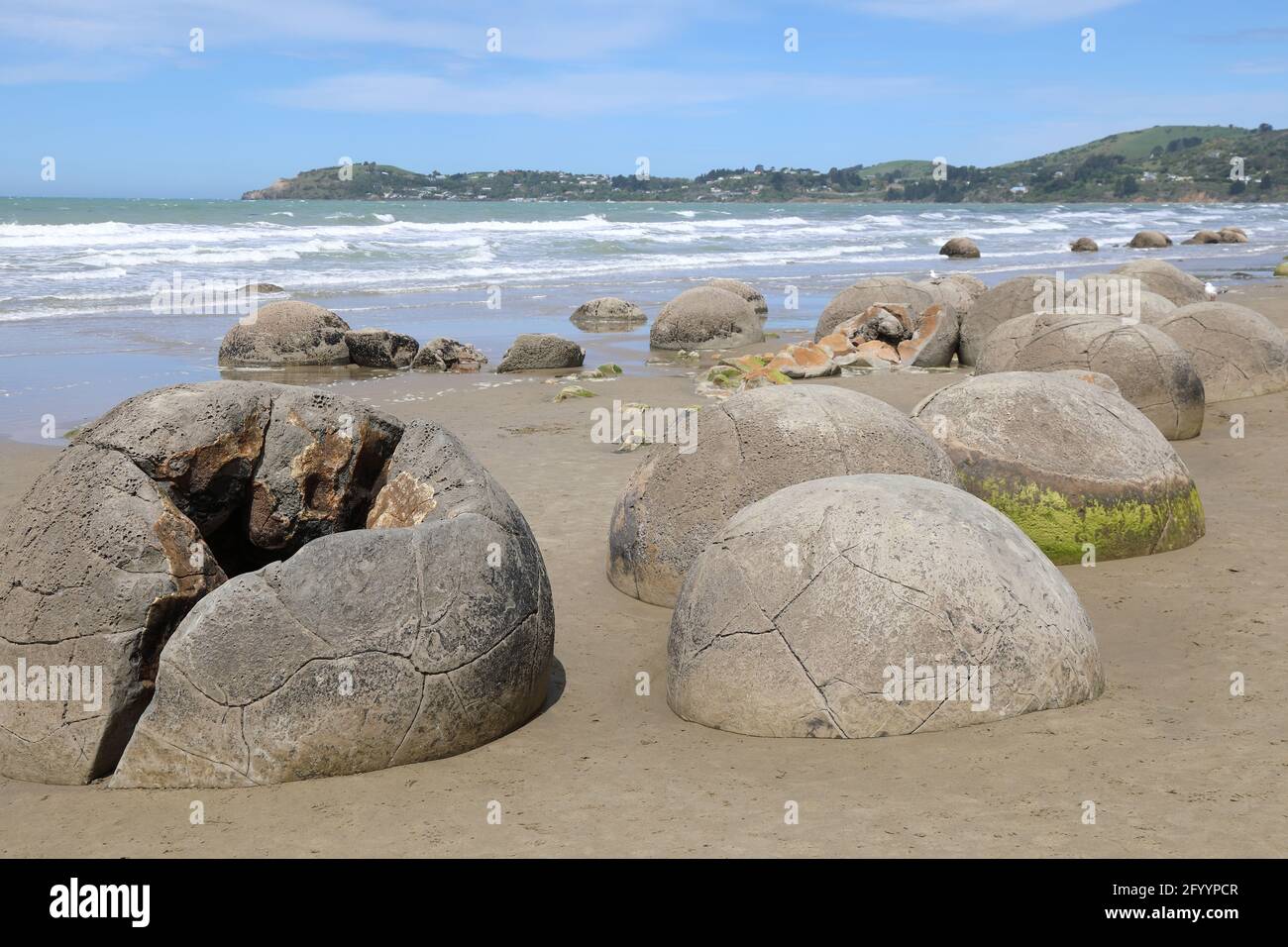 Moeraki Boulders / Moeraki Boulders Stock Photo - Alamy