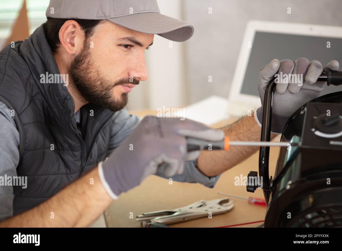Electrician assessment hi-res stock photography and images - Alamy Electrician assessment hi-res stock photography and images - Alamy