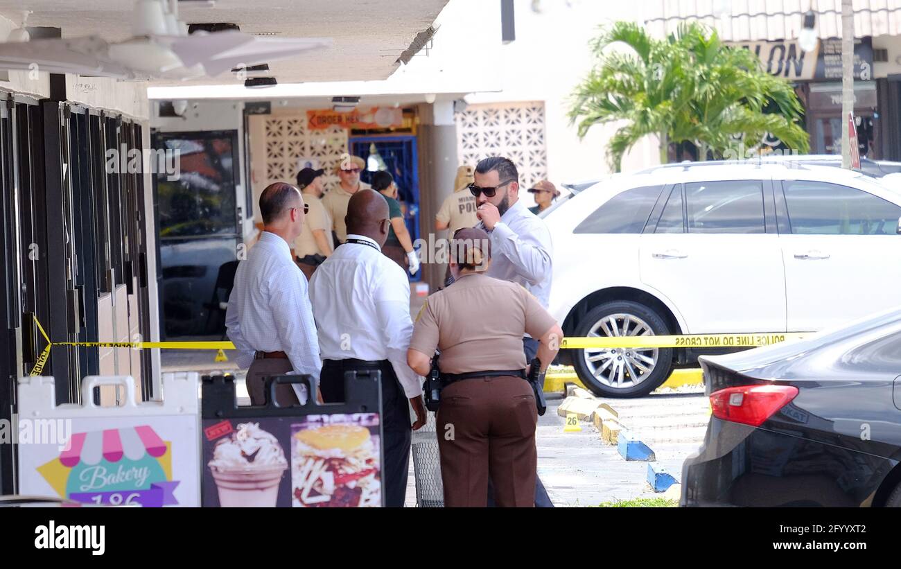 Detectives crime scene hi-res stock photography and images - Alamy