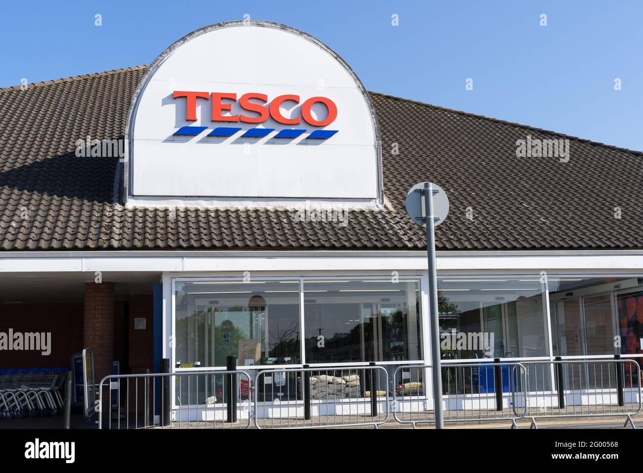 store logo of Tesco supermarket , blue sky Stock Photo - Alamy
