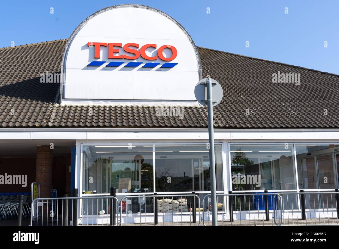 store logo of Tesco supermarket , blue sky Stock Photo - Alamy