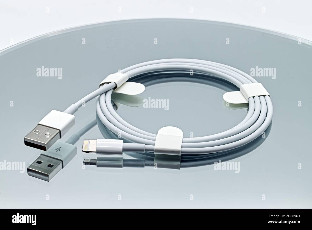 Iphone power cable hi-res stock photography and images - Alamy