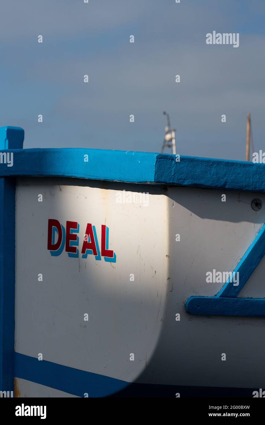 Deal kent fishing boats hi-res stock photography and images - Alamy