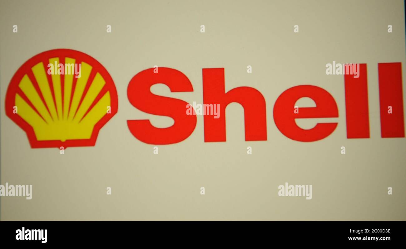 Shell oil company logo hi-res stock photography and images - Alamy