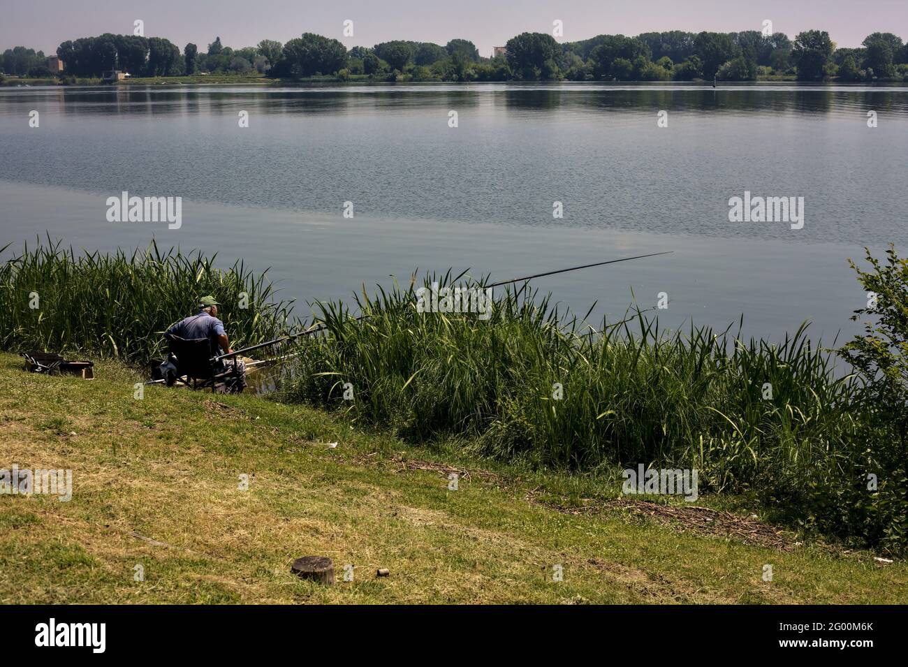 Lake at noon hi-res stock photography and images - Alamy