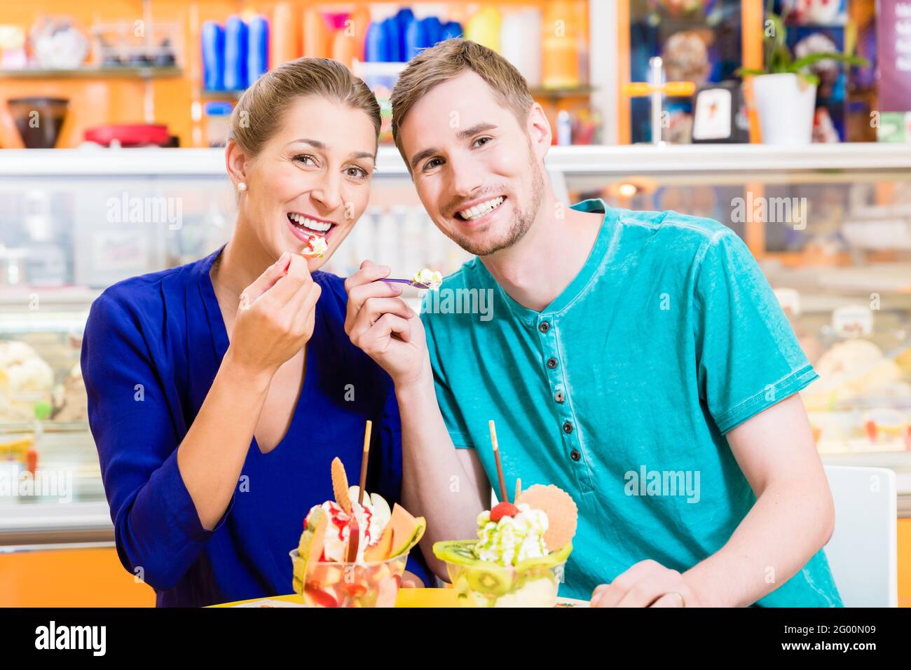 Woman smiling ice cream sundae hi-res stock photography and images - Alamy