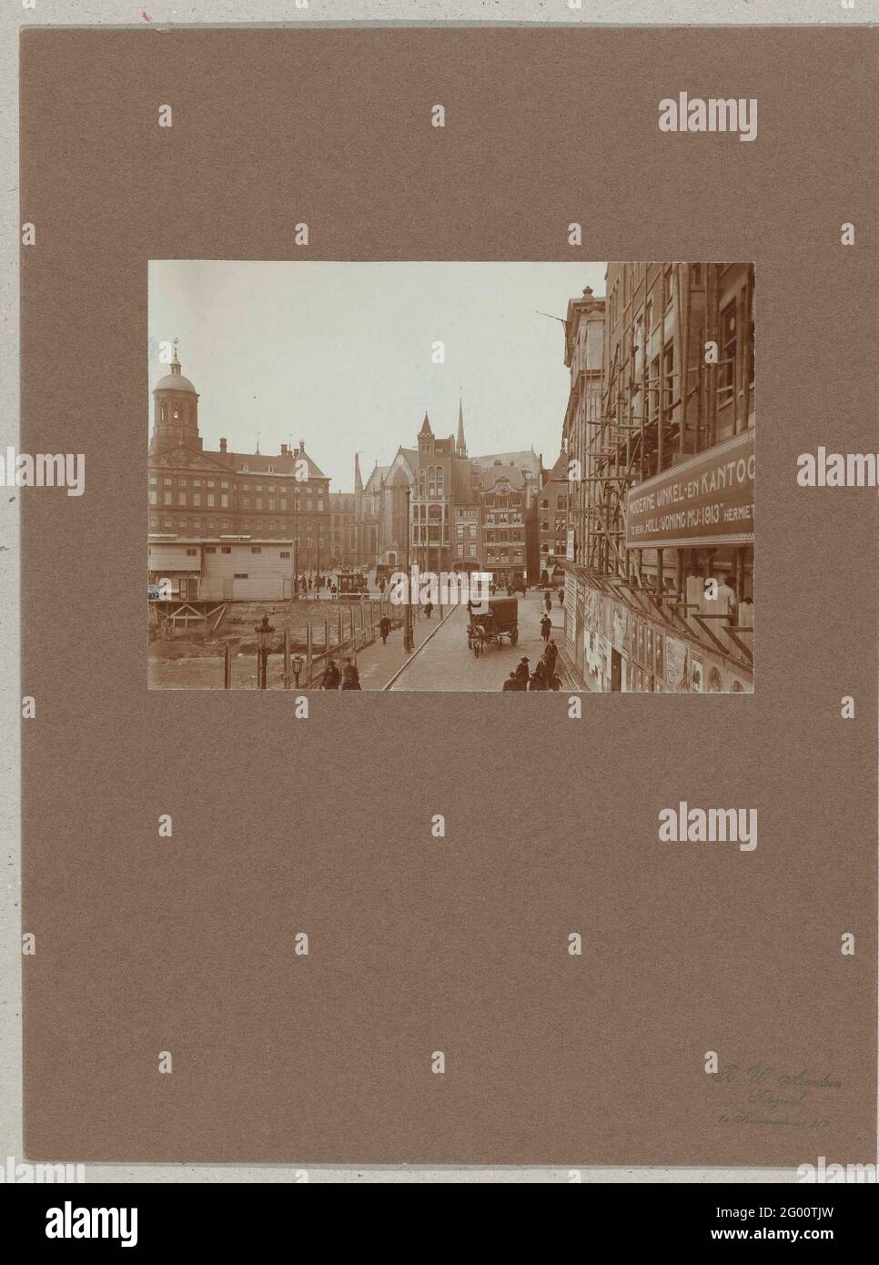 View of the Dam in Amsterdam during work for the widening of Dam Square ...