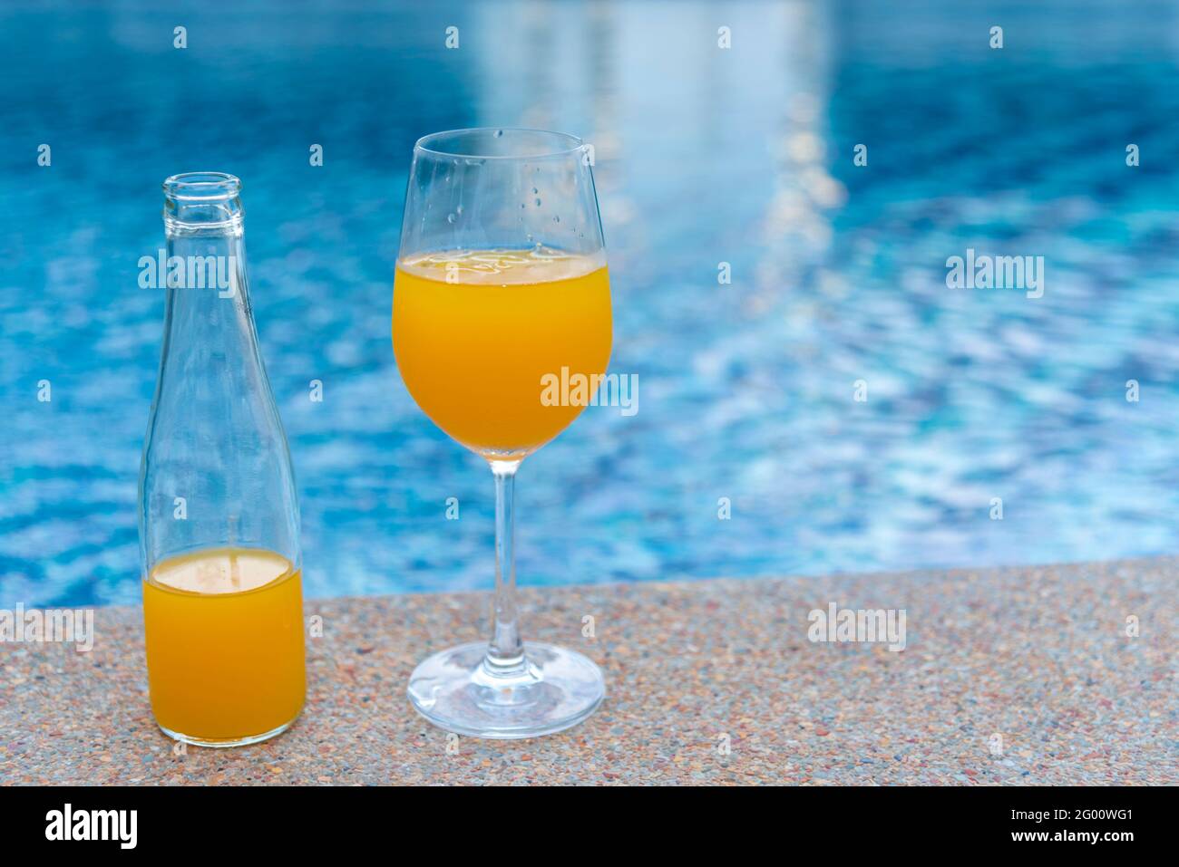 Orange juice on the swimming pool. Tropical Soft drink Stock Photo - Alamy
