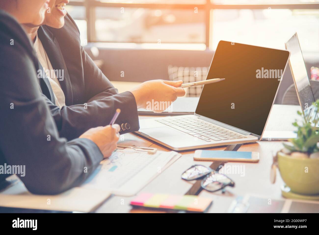 Marketing team collaboration brainstorming and discussion how to ...