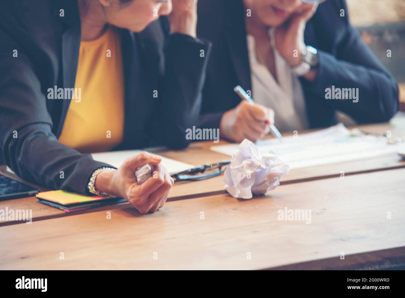Marketing team collaboration brainstorming and discussion how to ...