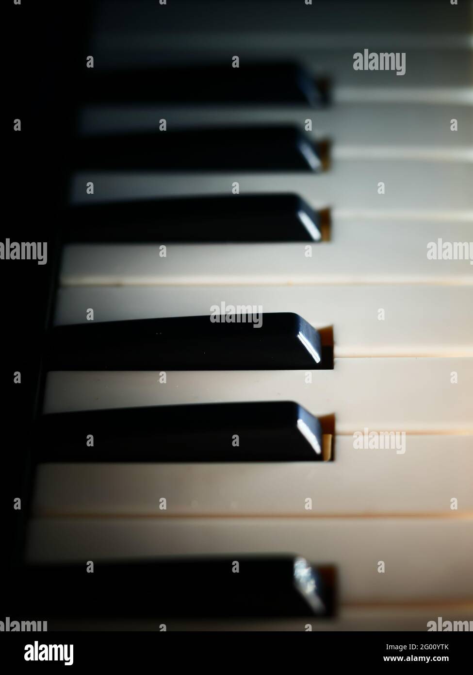 Vertical shot piano keys hi-res stock photography and images - Alamy