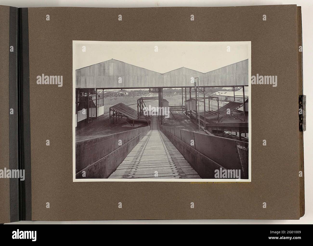 Sugar cane wagons hi-res stock photography and images - Alamy