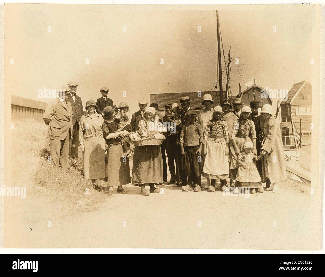 Volendam girls hi-res stock photography and images - Alamy