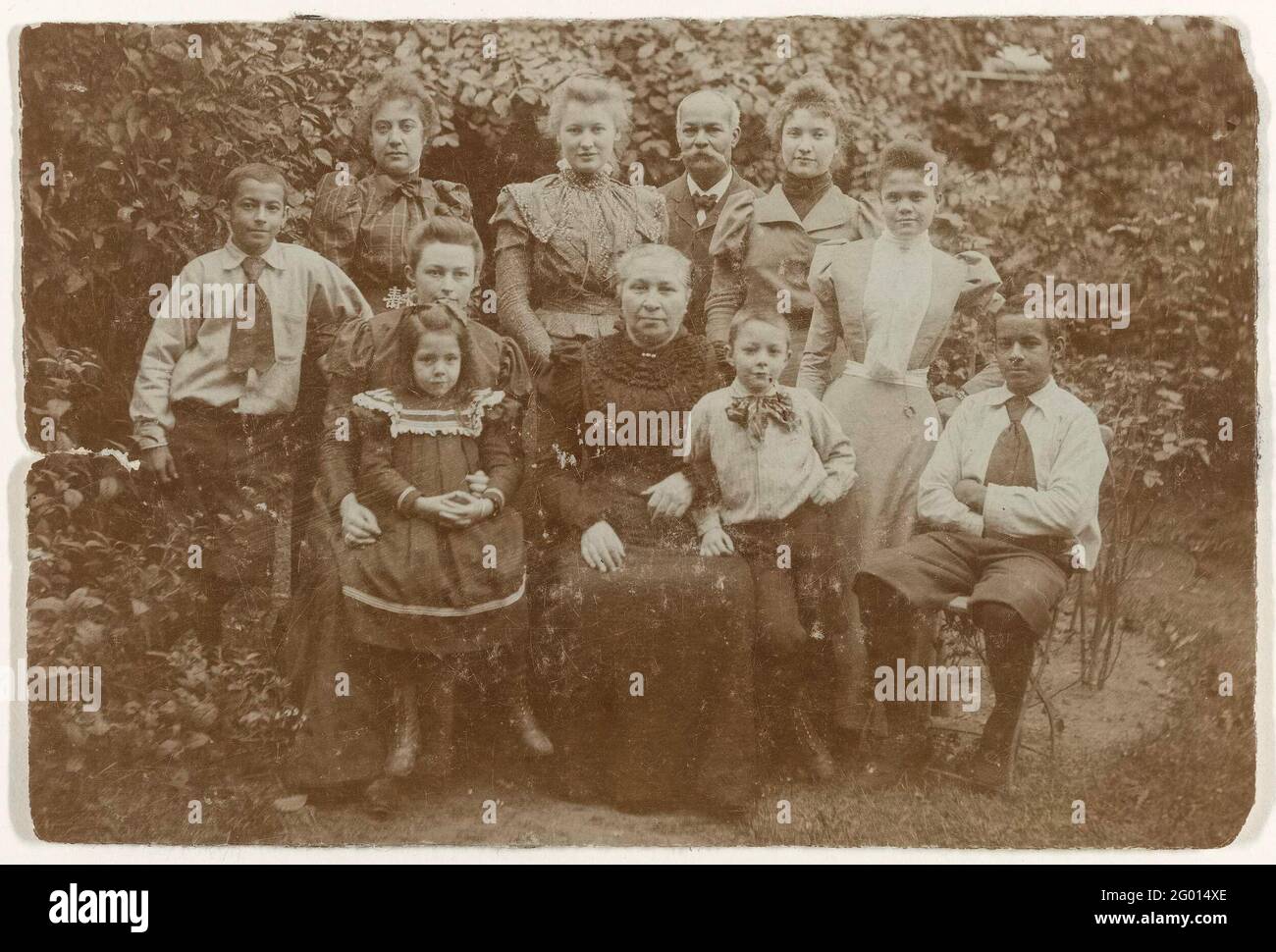 Group portrait of the Wesenhagen-Loth family in The Hague. Group ...