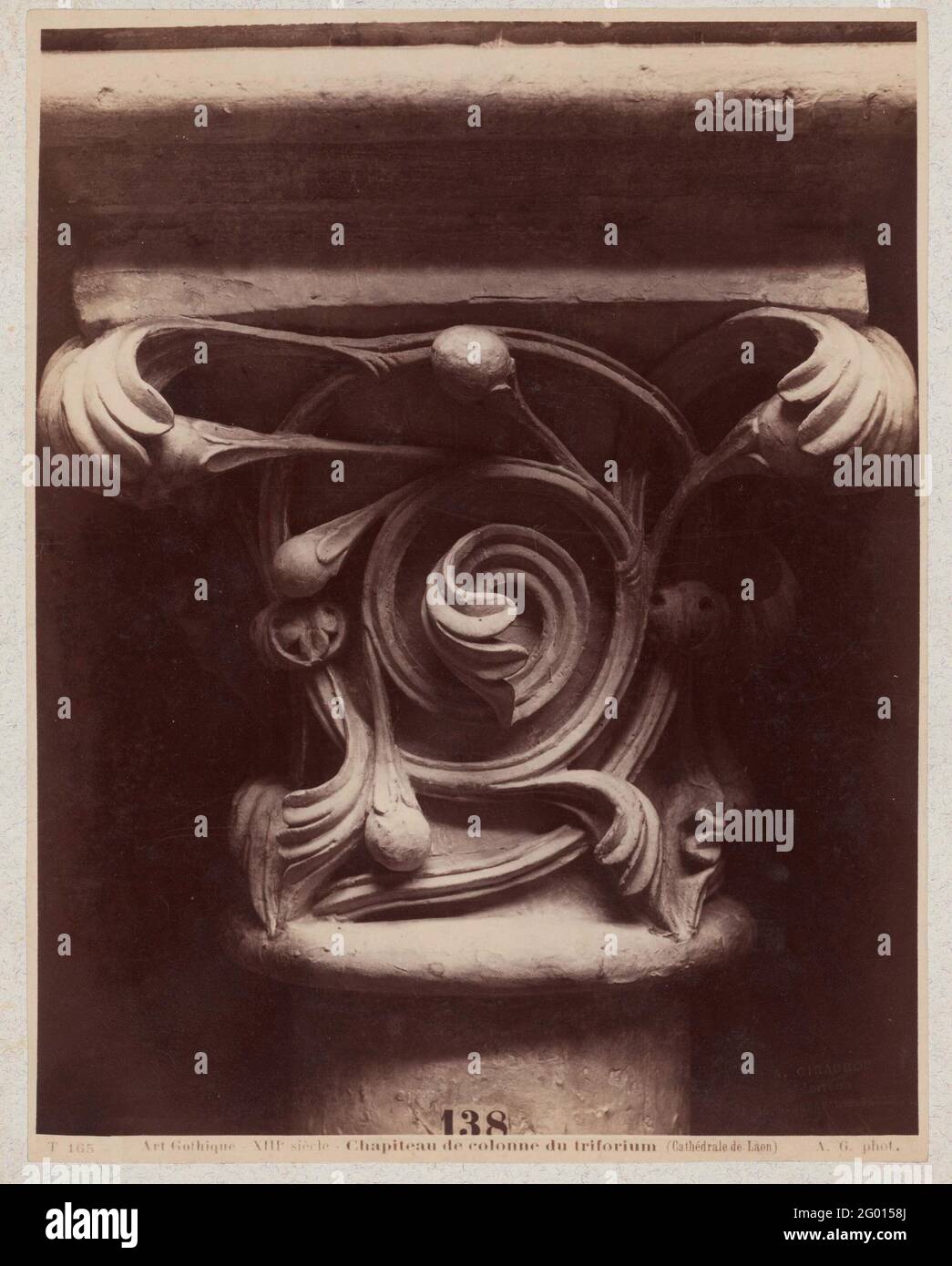 Kapitel puts Bladmotief, Kathedraal van Laon; [T?] 165. Gothic art ...