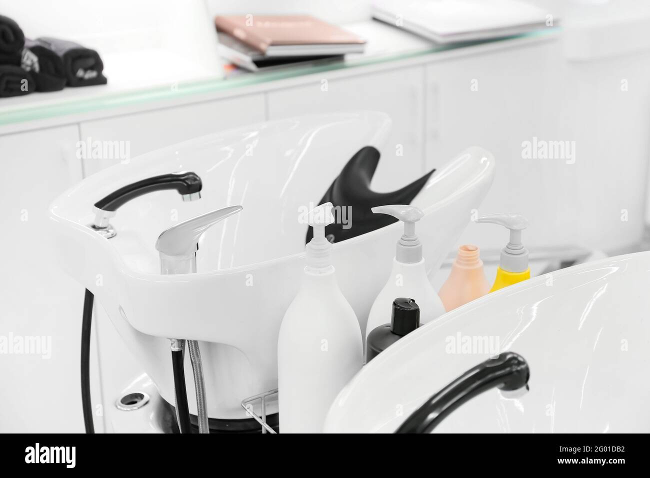 Professional hair washer in beauty salon Stock Photo - Alamy