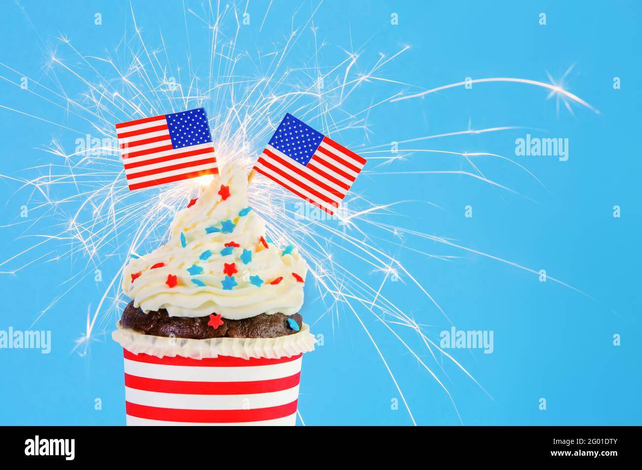 Independance Day or USA theme party food.Cupcake with American Flags ...