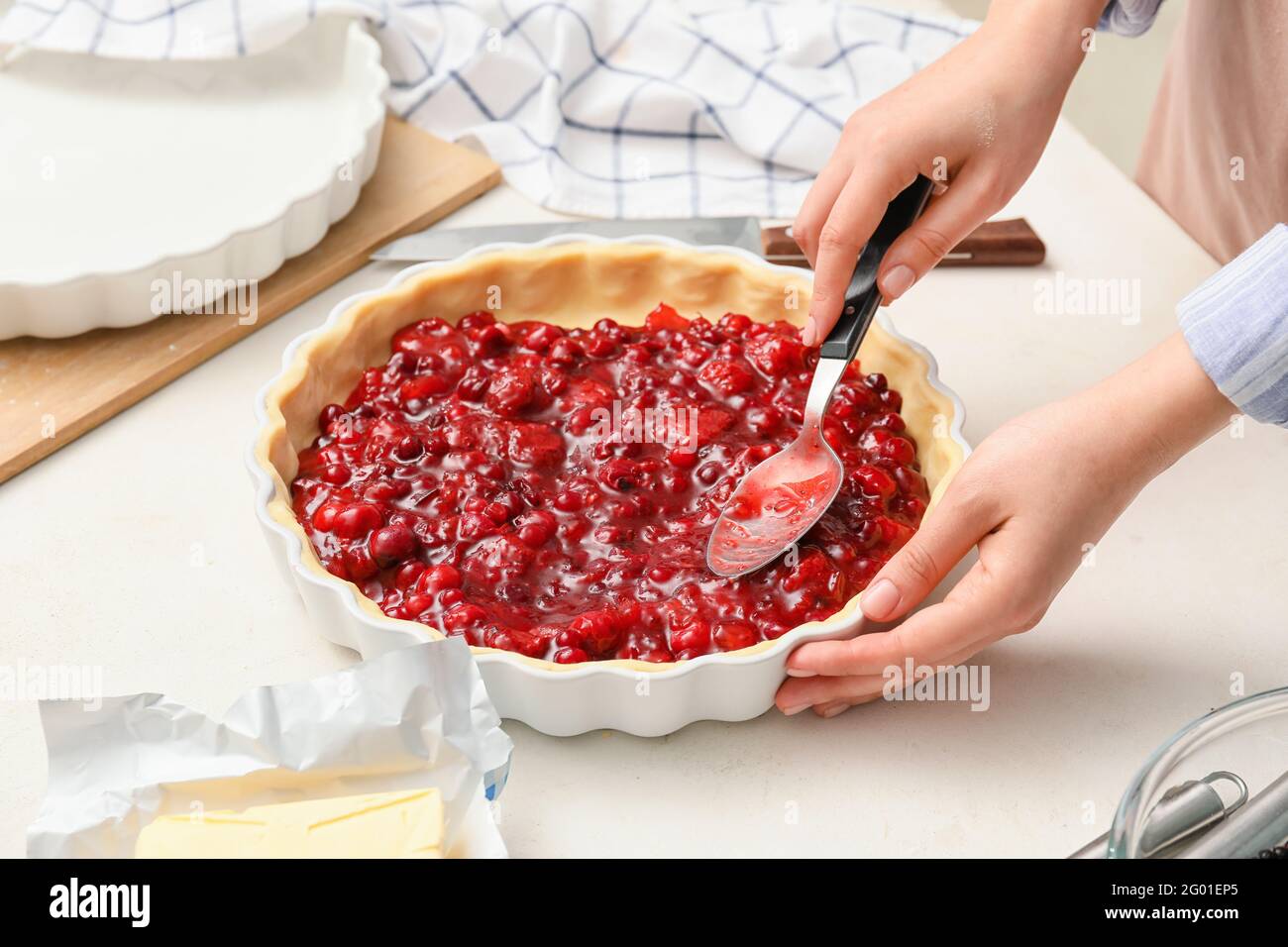 Woman cooking berry pie in kitchen Stock Photo - Alamy