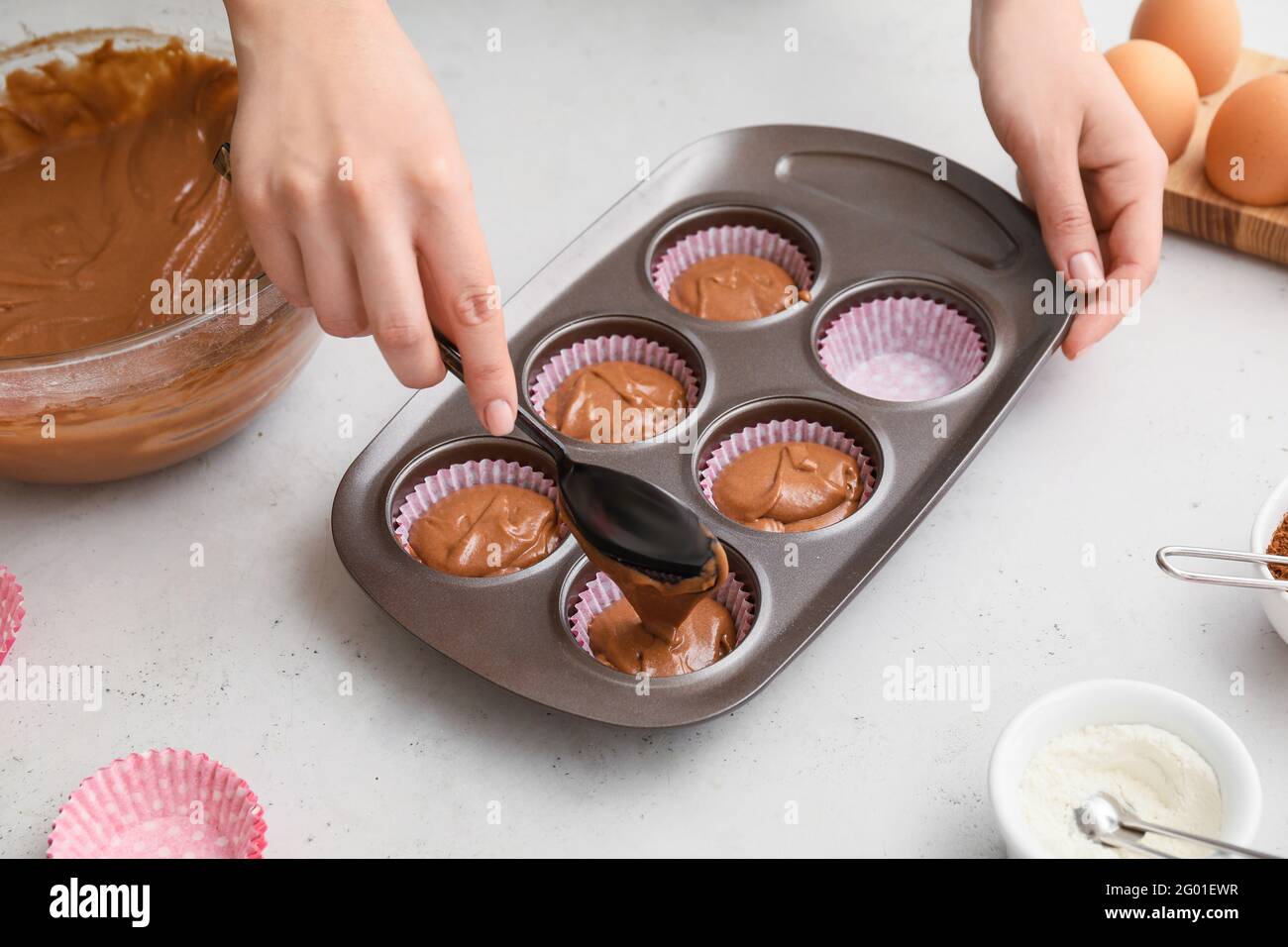 Woman cooking cupcakes in kitchen Stock Photo - Alamy