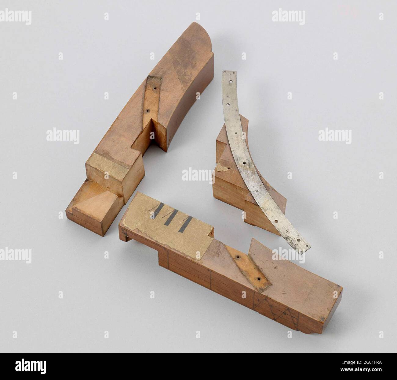 Dovetail connection hi-res stock photography and images - Alamy