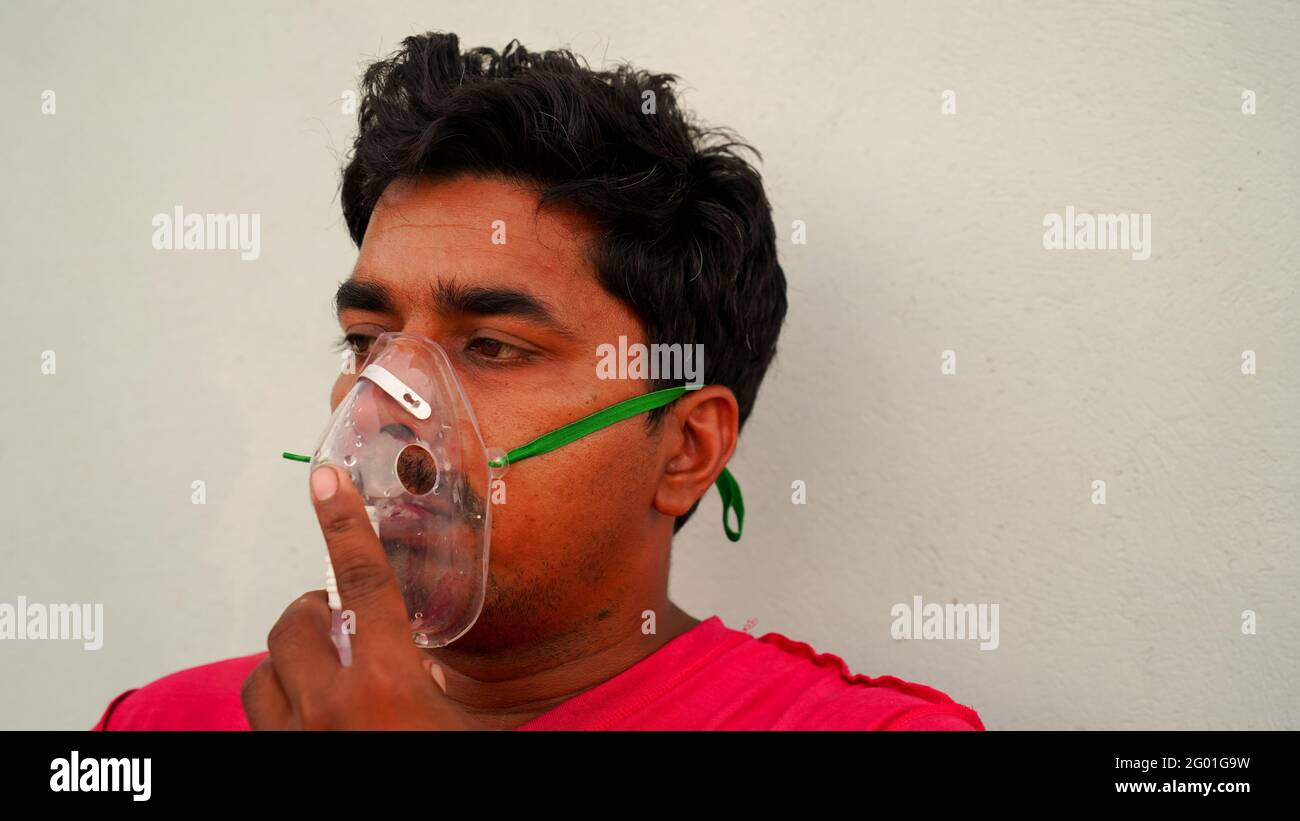 Nebulizer face mask hi-res stock photography and images - Alamy