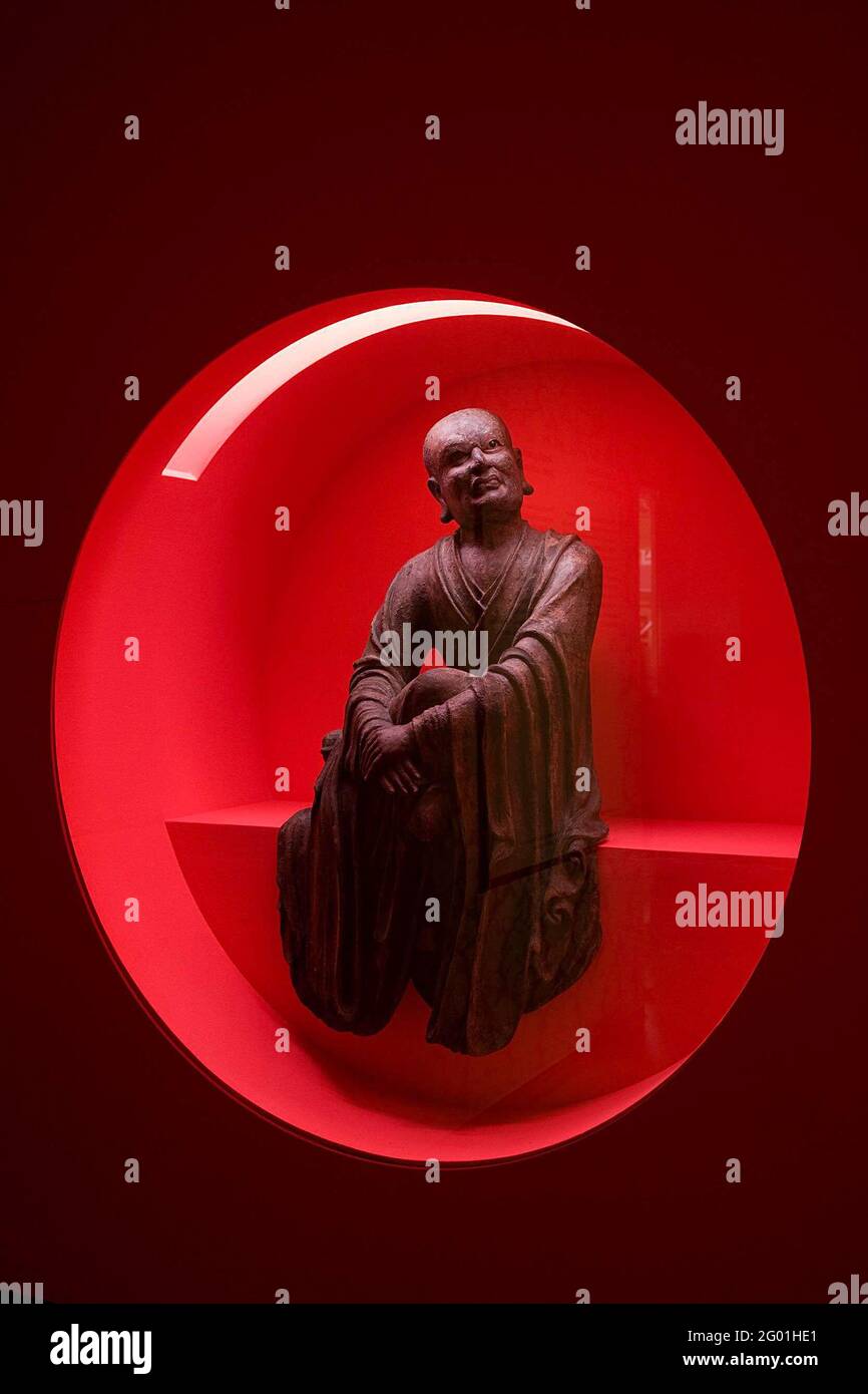 Image in round built-in display; Japanese temple guards Stock Photo - Alamy