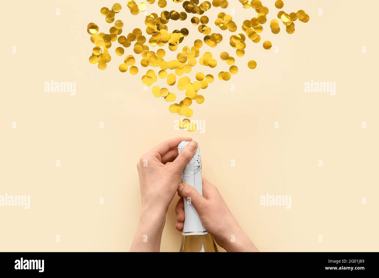 Yellow party popper hi-res stock photography and images - Alamy