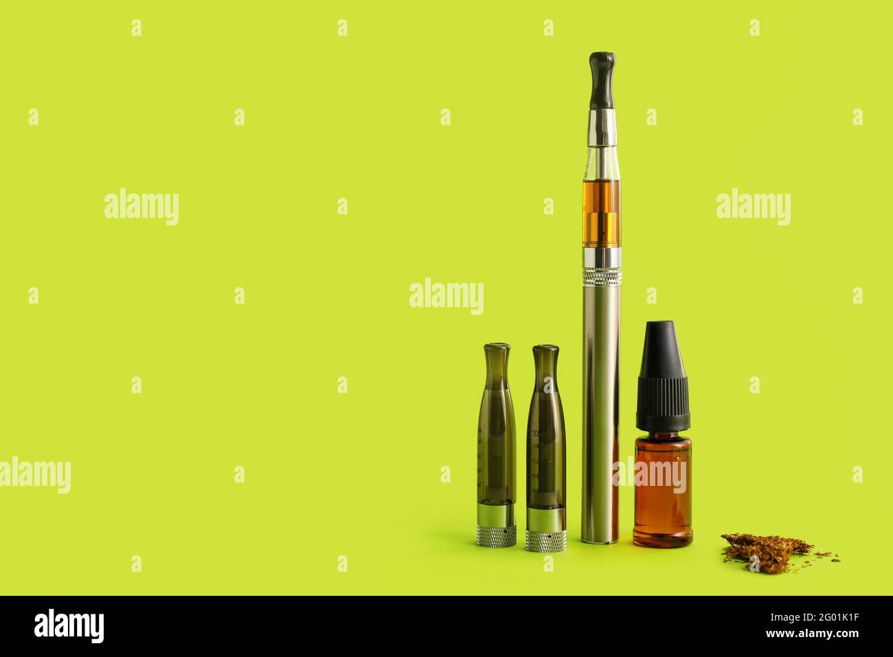 Set different electronic smoking hi-res stock photography and images ...