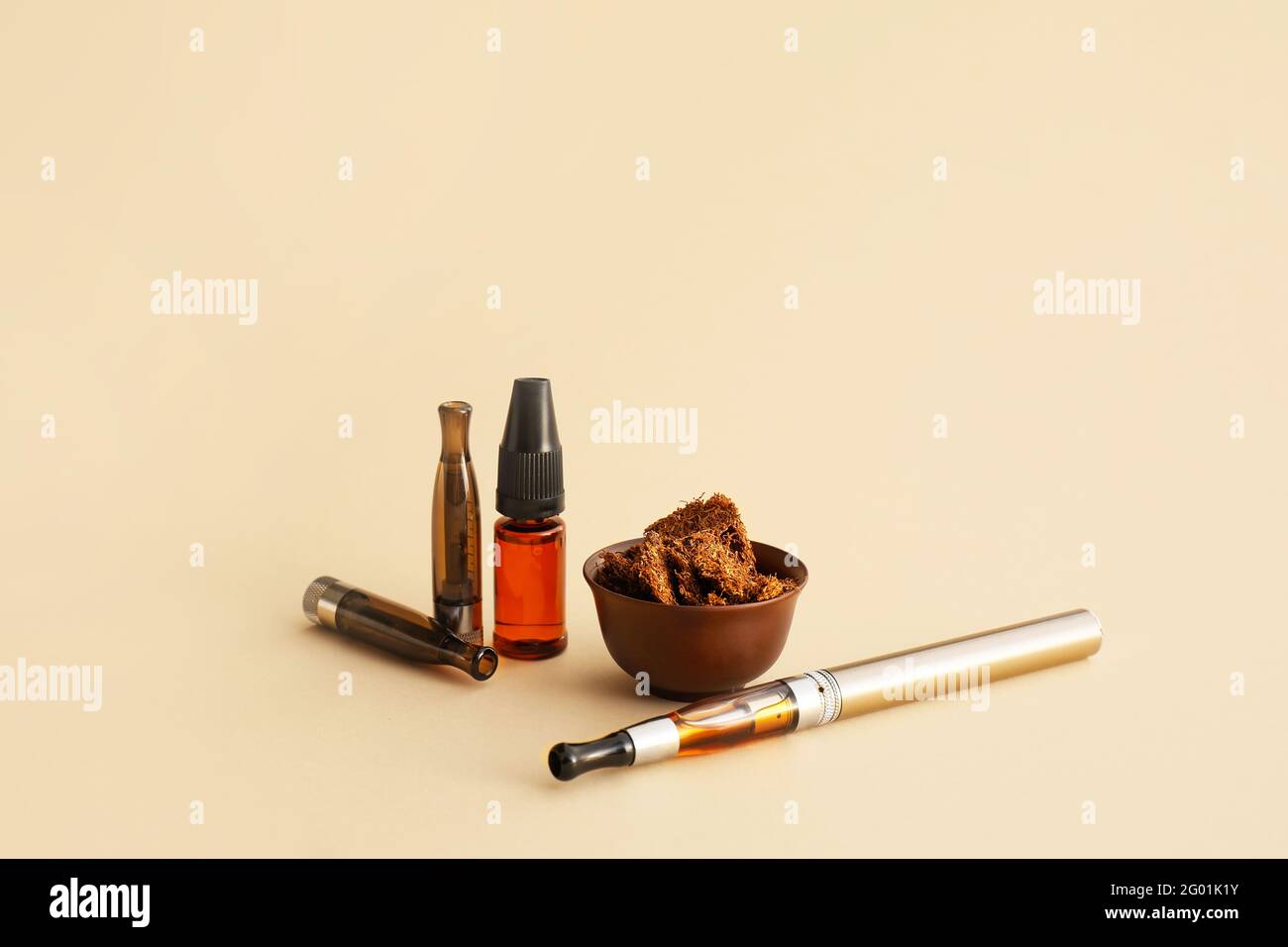 Set different electronic smoking hi-res stock photography and images ...