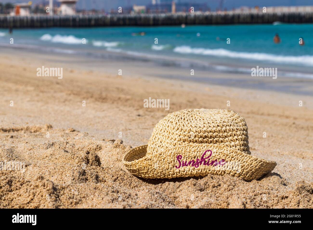 Shot of a straw hat on the sand at the beach Stock Photo - Alamy