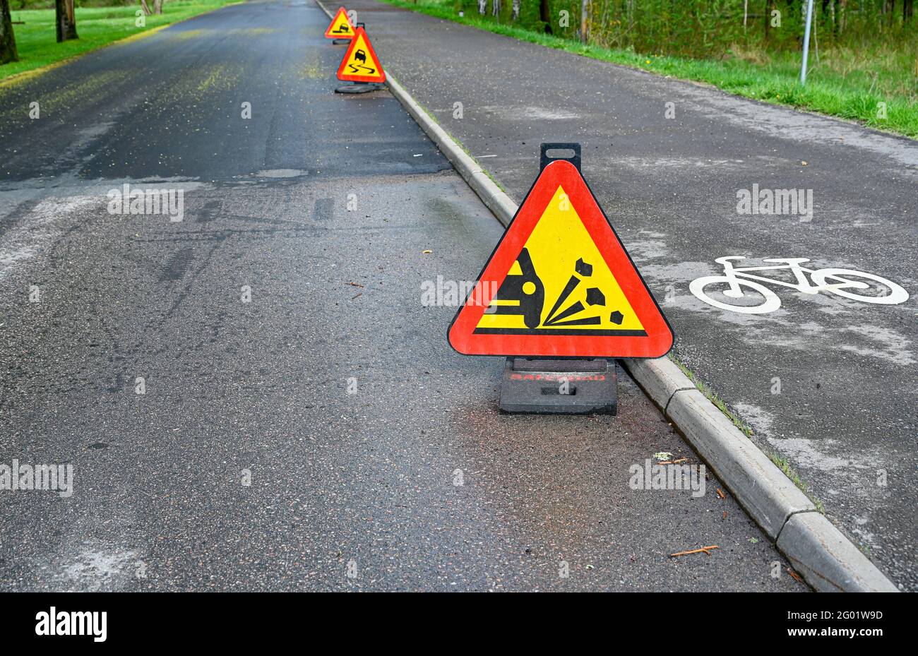 Wet sidewalk cycle hi-res stock photography and images - Alamy