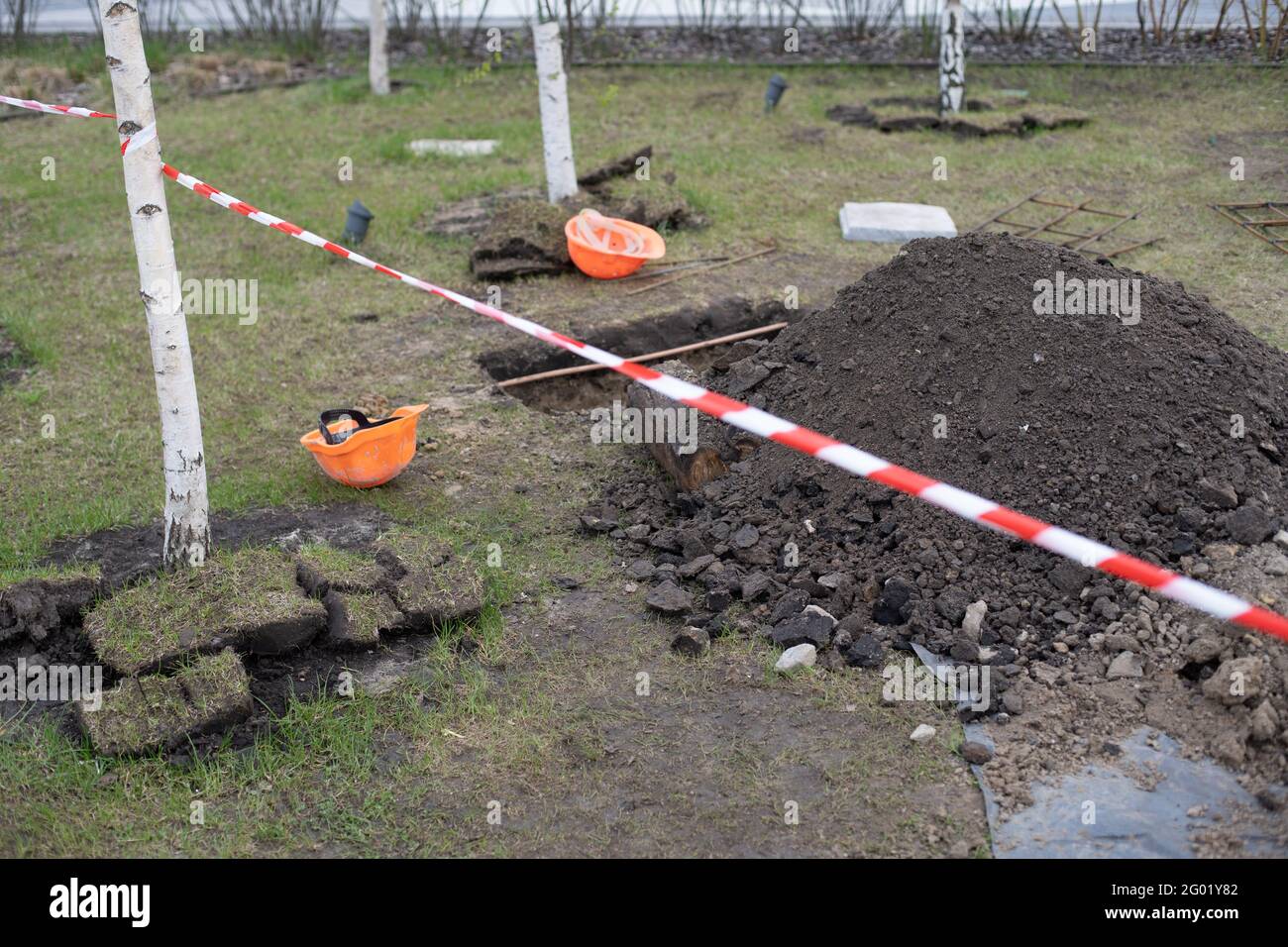 Soil with shovels. Close-up, digging a grave Stock Photo - Alamy