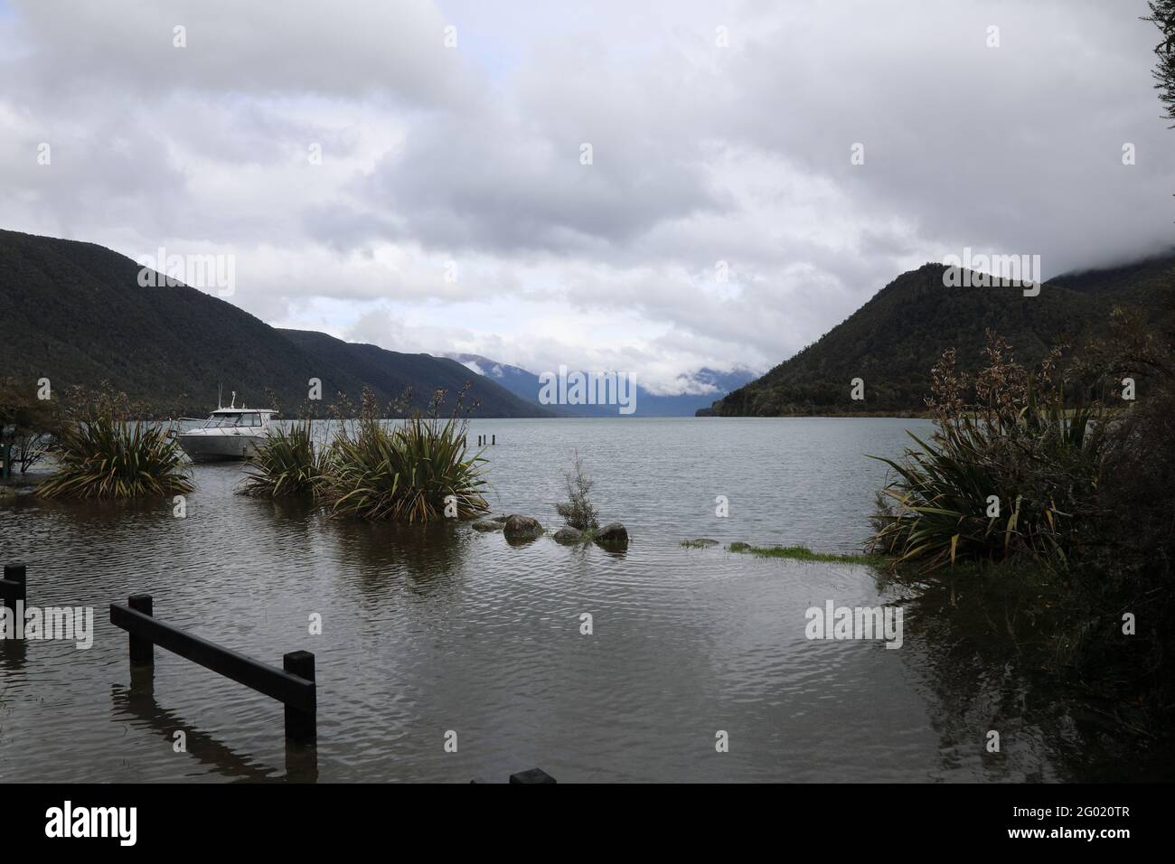 Lake Rotoroa / Lake Rotoroa Stock Photo - Alamy