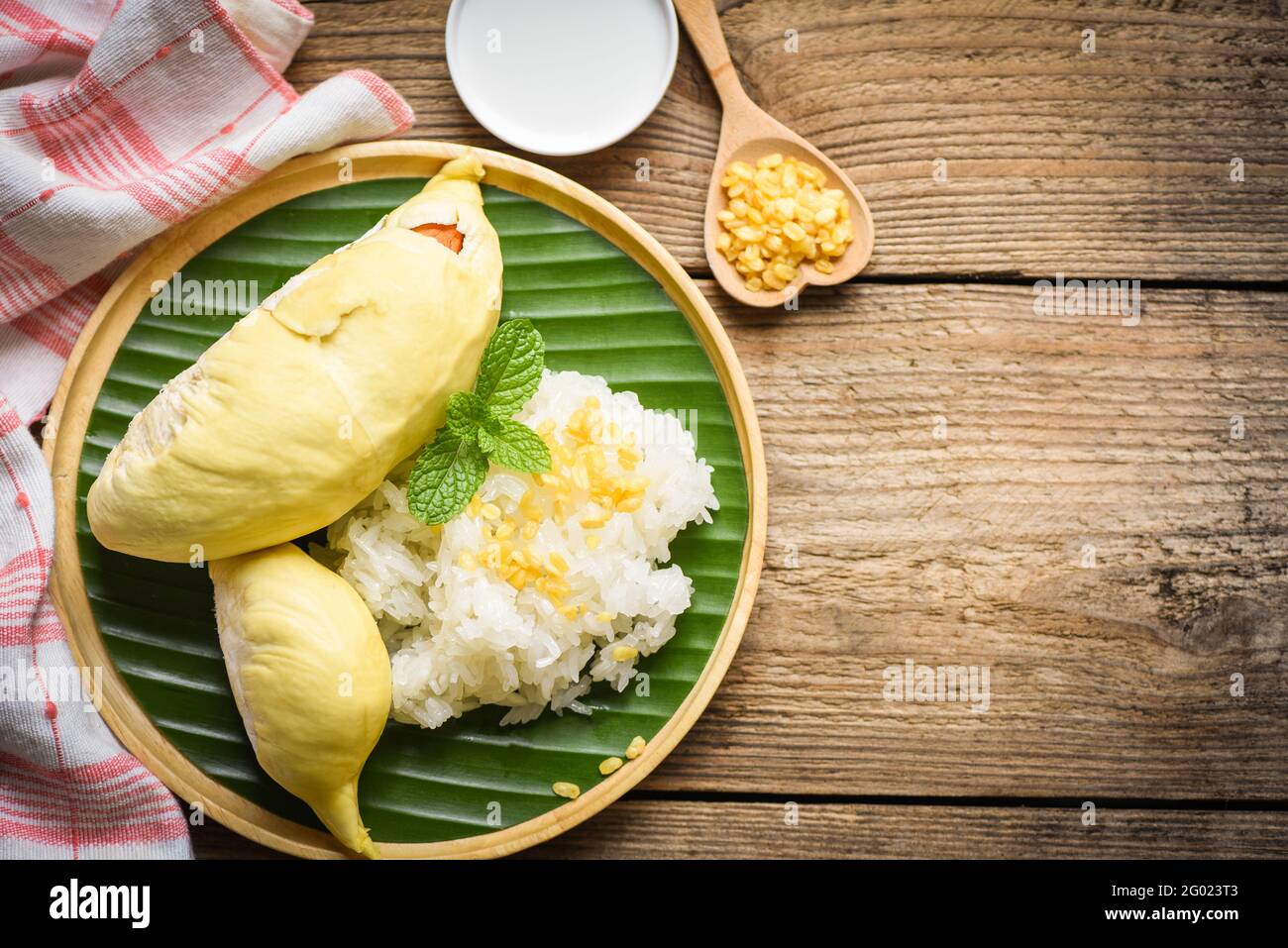 Asian Thai dessert tropical sweet durian peel with yellow bean, Ripe ...