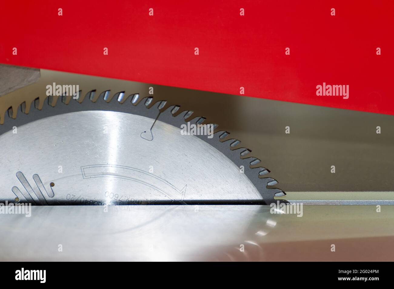 Circular blade ready for woodwork close up Stock Photo - Alamy