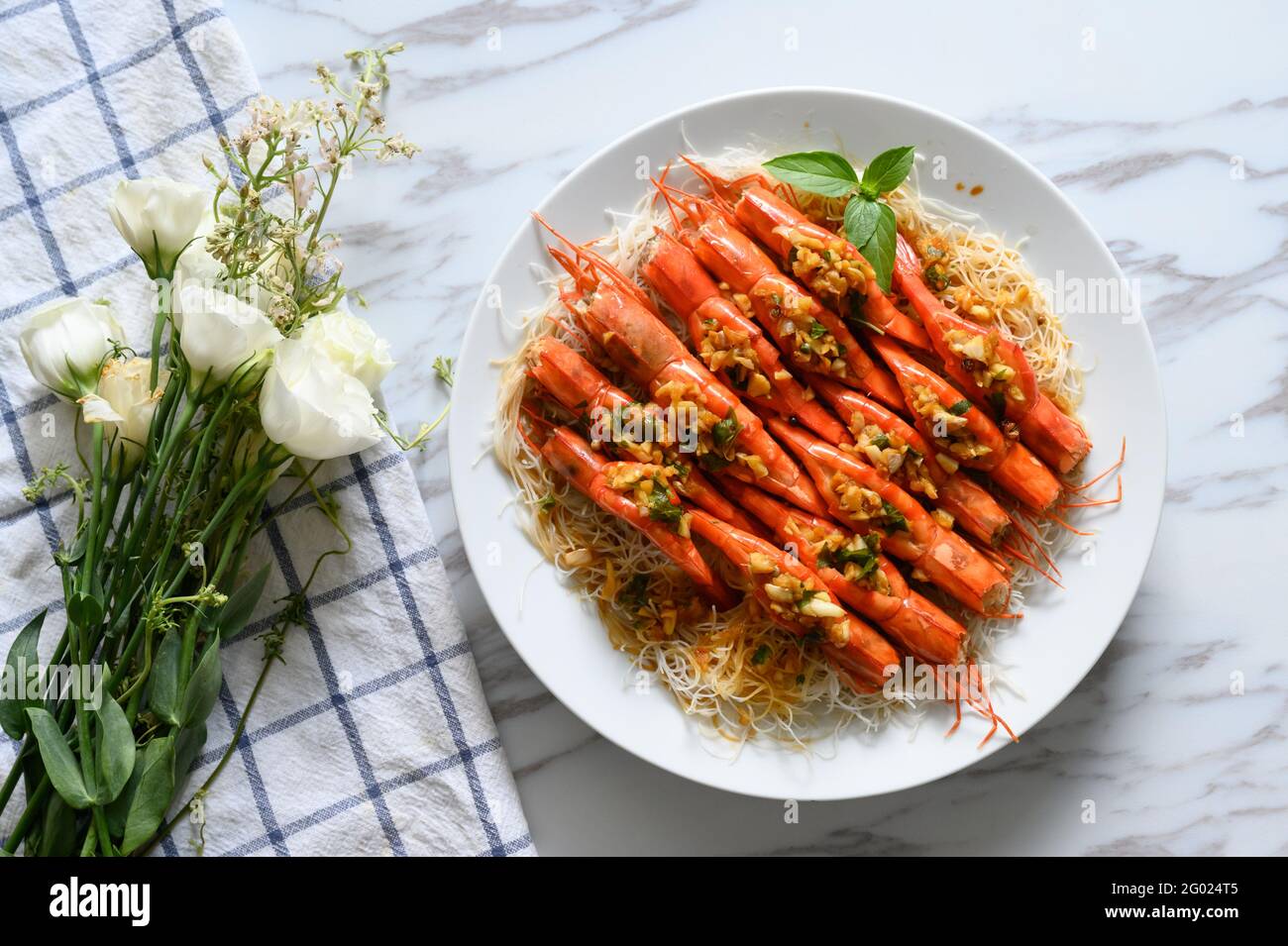 The plate of steamed shrimp on the table Stock Photo - Alamy