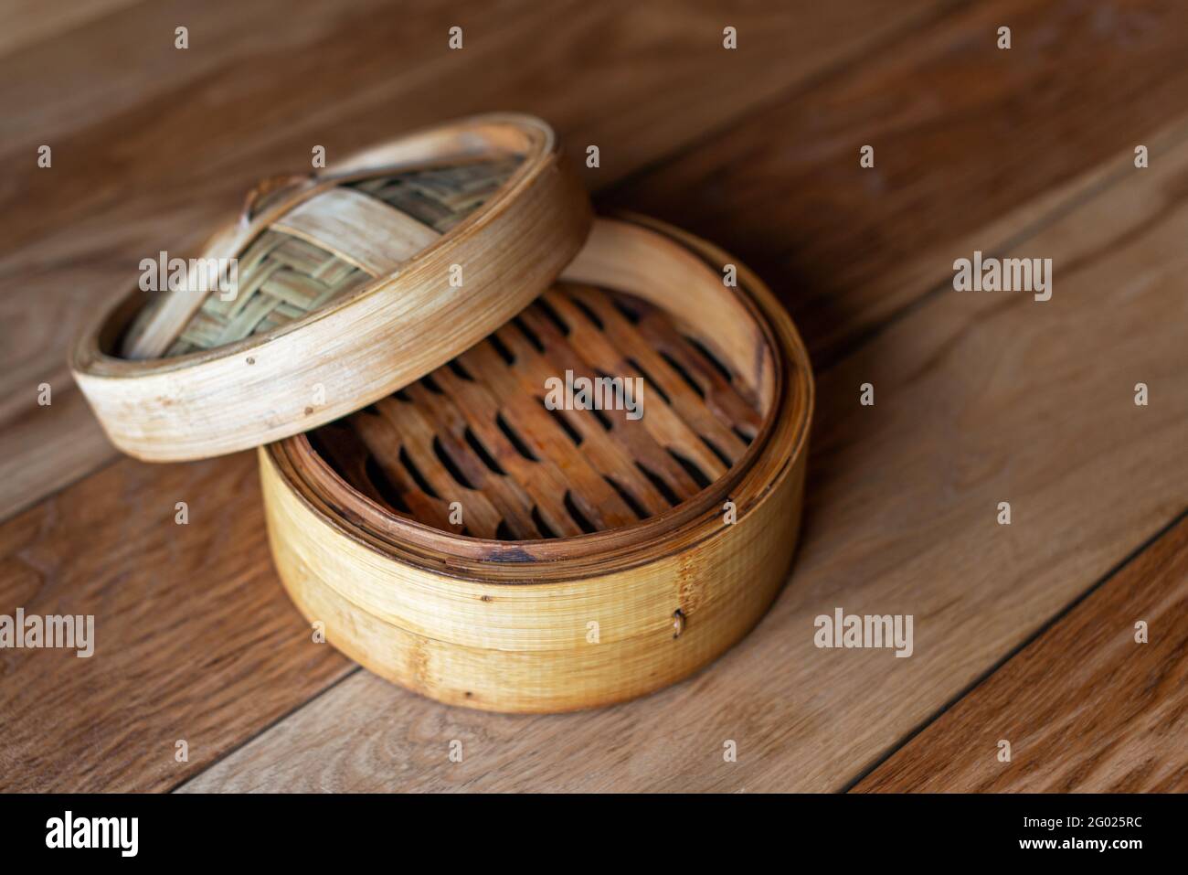 Bamboo steamer set, chinese kitchenware on wooden table, top view ...